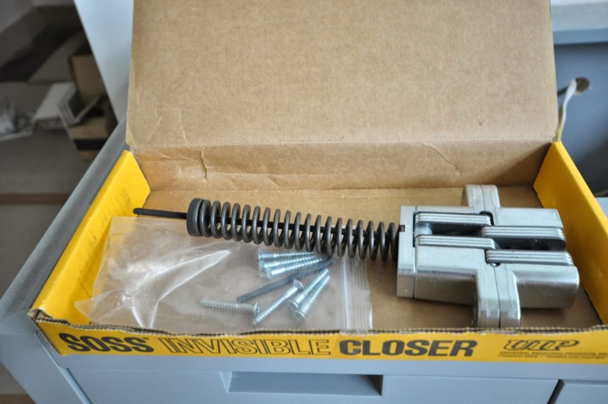 Using Soss Hinges for a Concealed Door - Fine Homebuilding