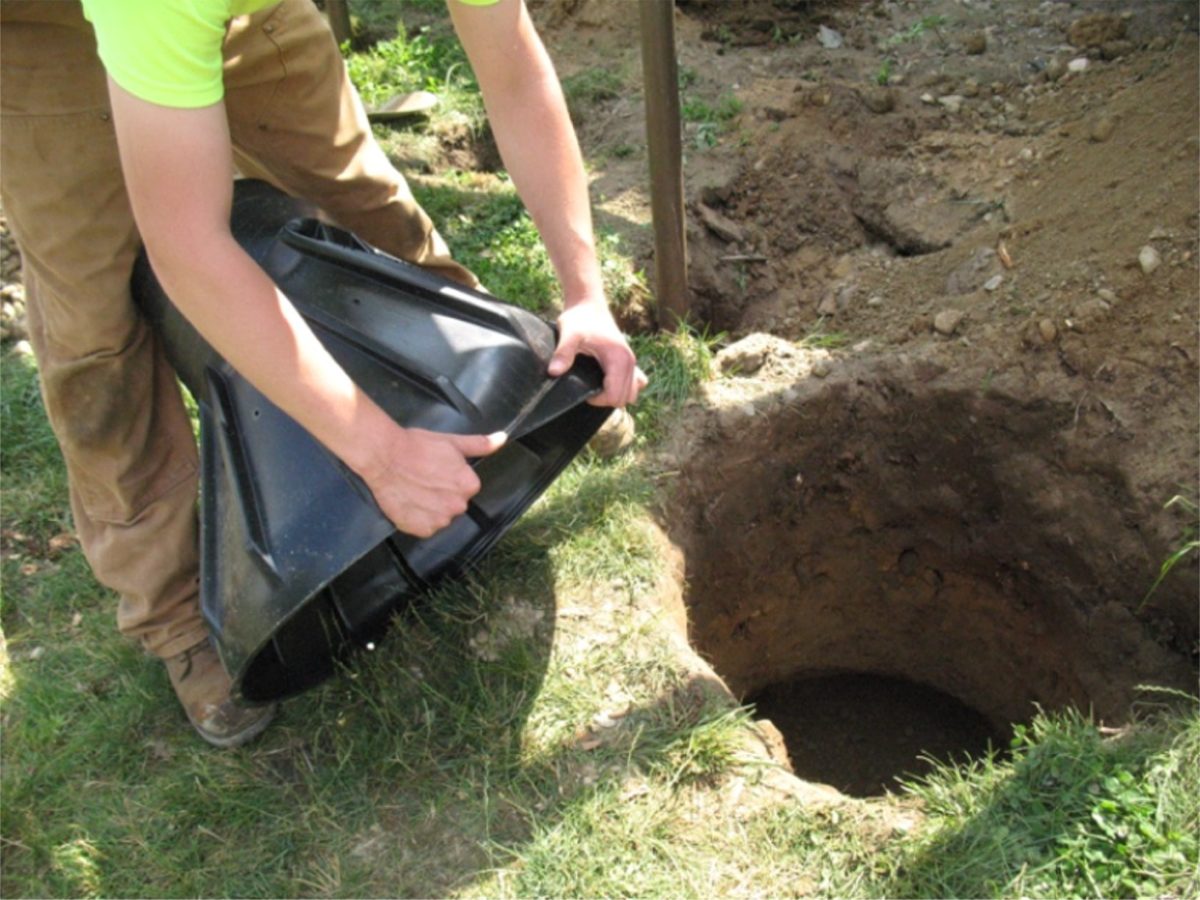 How to Dig Holes for Deck Footings that are Big - Fine Homebuilding